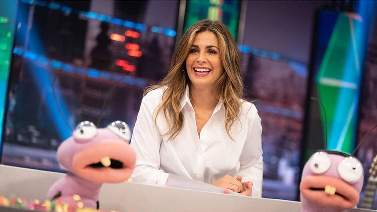 La falda midi de Zara que hace cuerpazo y enamora a Nuria Roca La falda midi de Zara que hace cuerpazo y enamora a Nuria Roca
