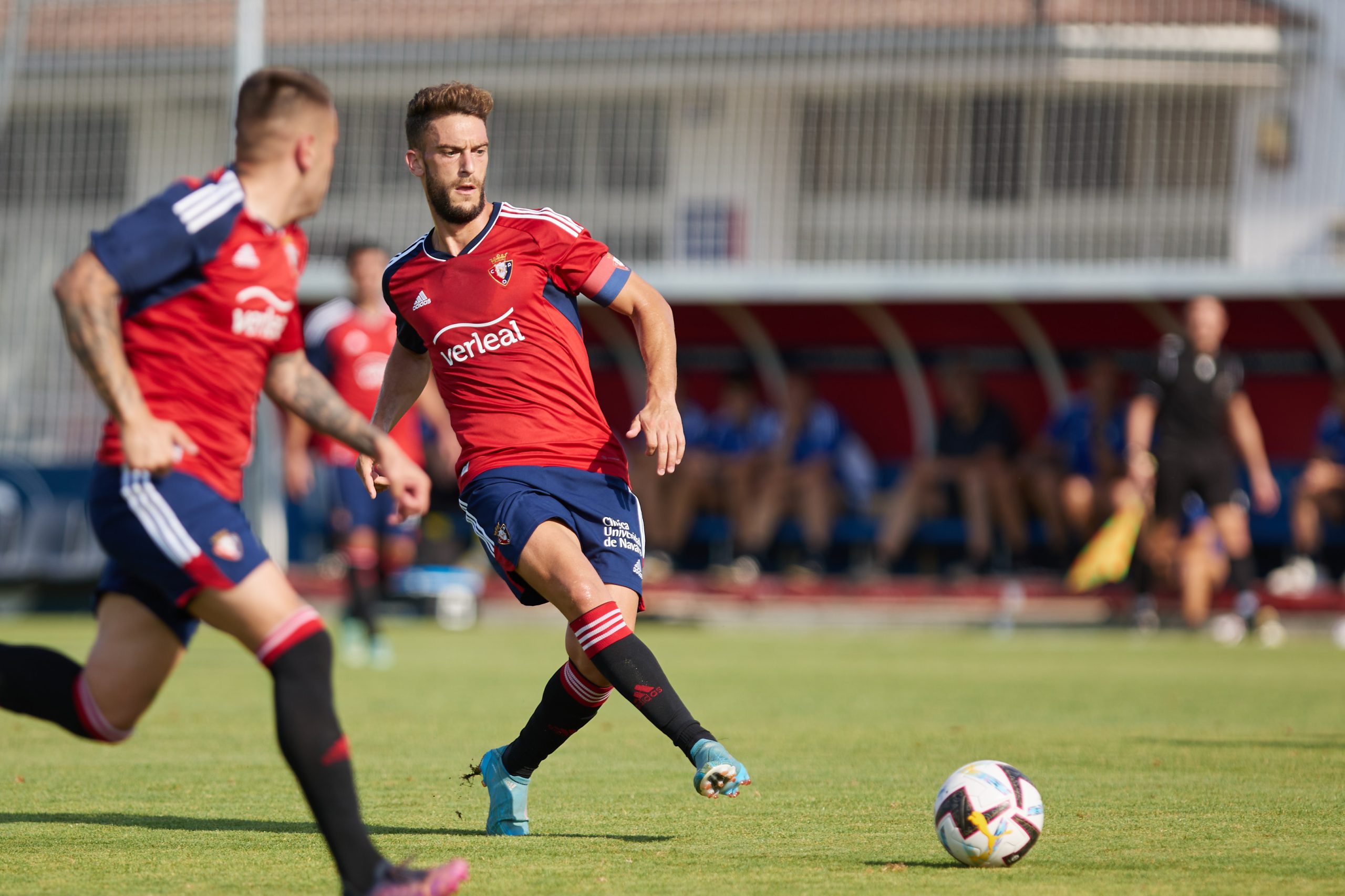 Osasuna choca con el Athletic para relevar a Roberto Torres