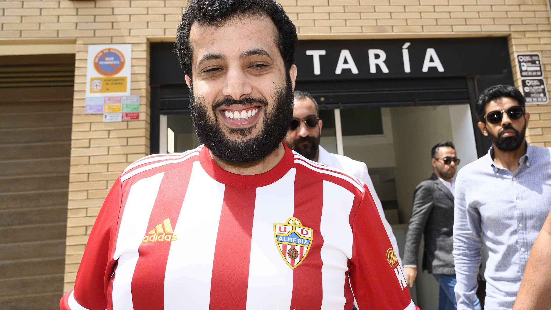 Turki Al-Sheikh pierde la cabeza en el Almería: Oferta de más de 10 ...