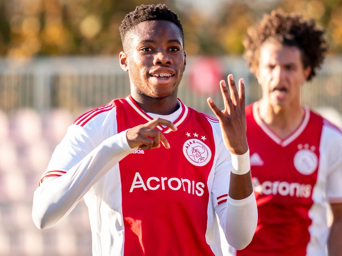 Stanis Idumbo Muzambo un pipiolo para el Sevilla FC