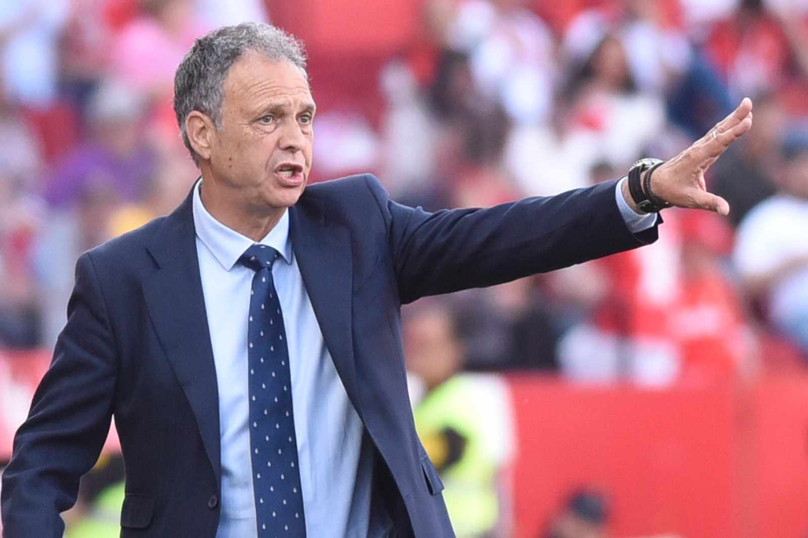 Caparrós la solución de emergencia que maneja el Sevilla FC