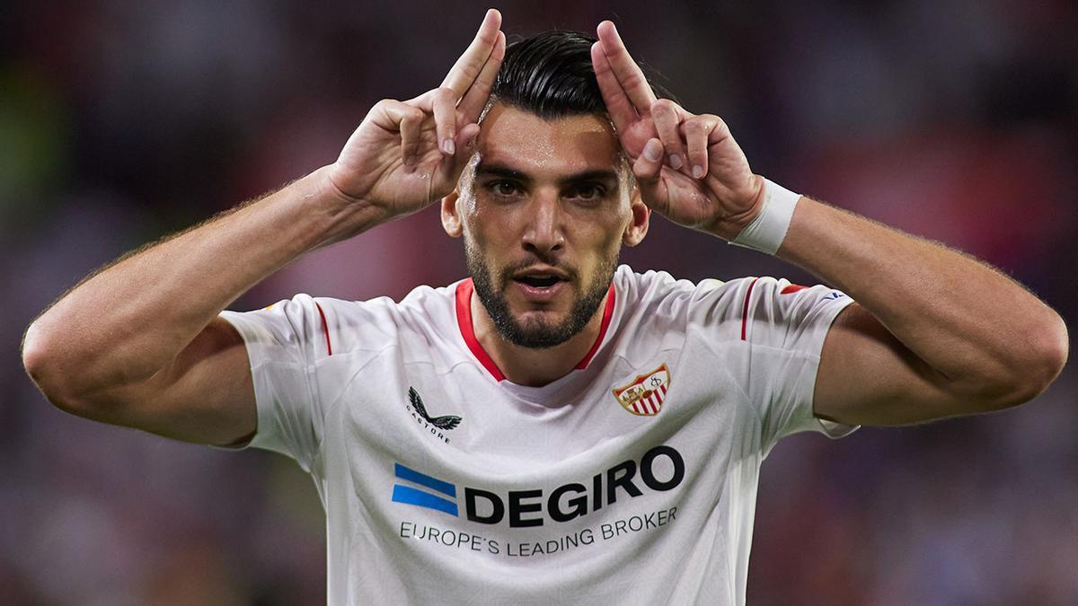 Rafa Mir firma su salida del Sevilla FC