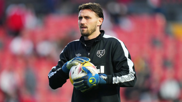 Dimitrievski a vueltas con su renovación cansa al Rayo Vallecano