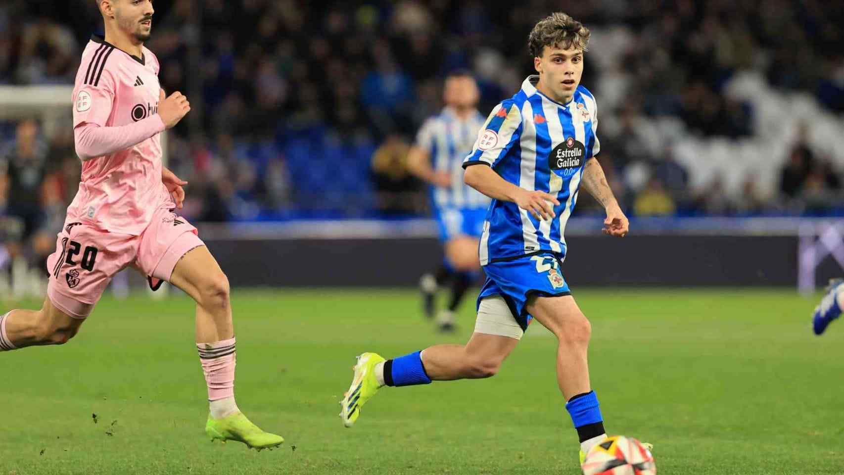 David Mella el ídolo de Riazor que marca el camino al ascenso