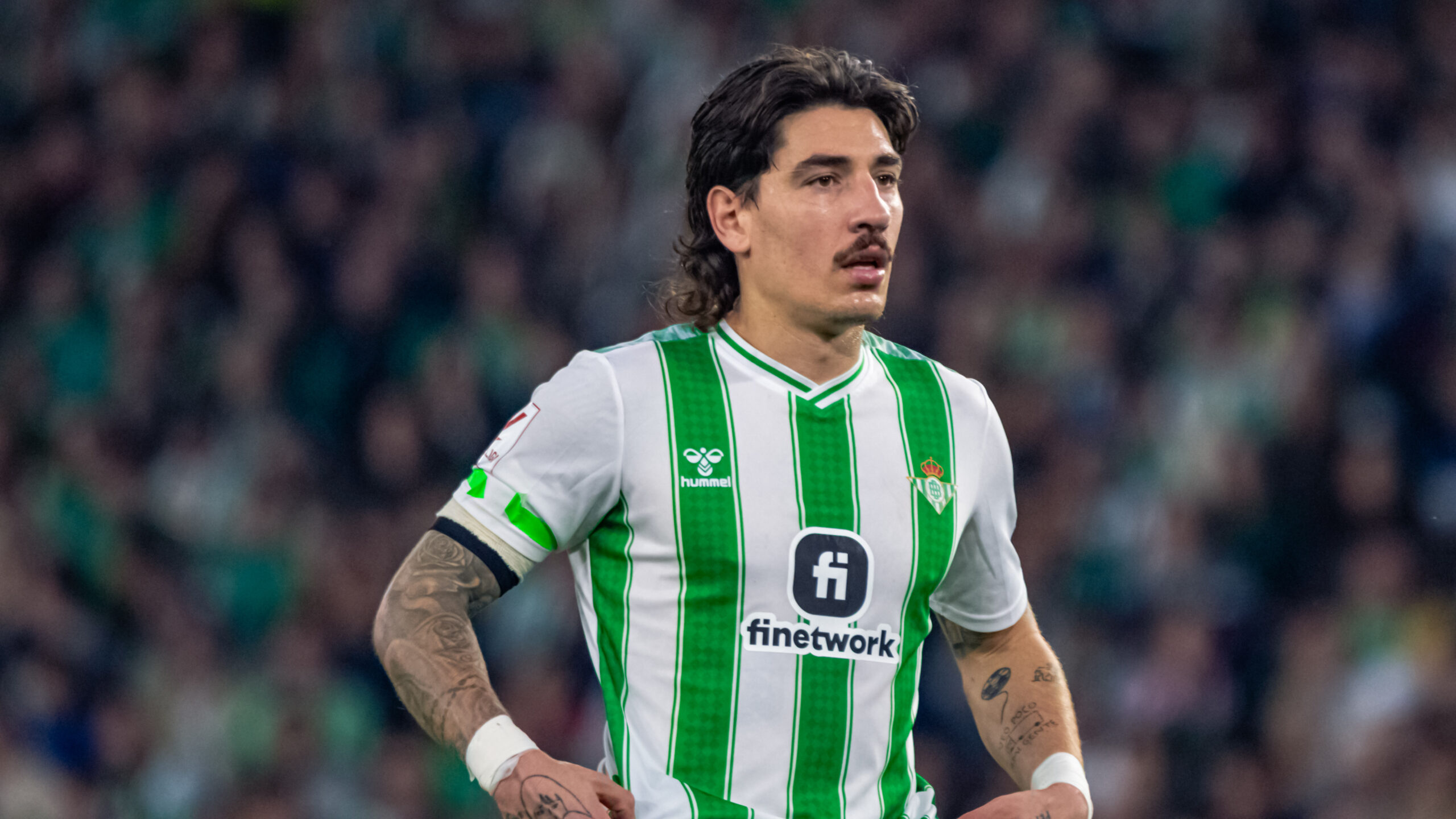 Real Betis proyecta decisión dolorosa con Héctor Bellerín