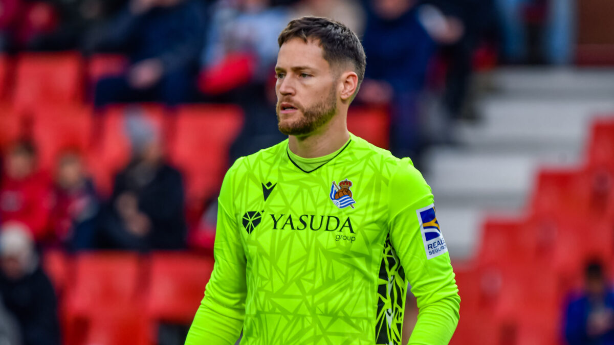 Álex Remiro sigue en el top de la lista de fichajes del Manchester City