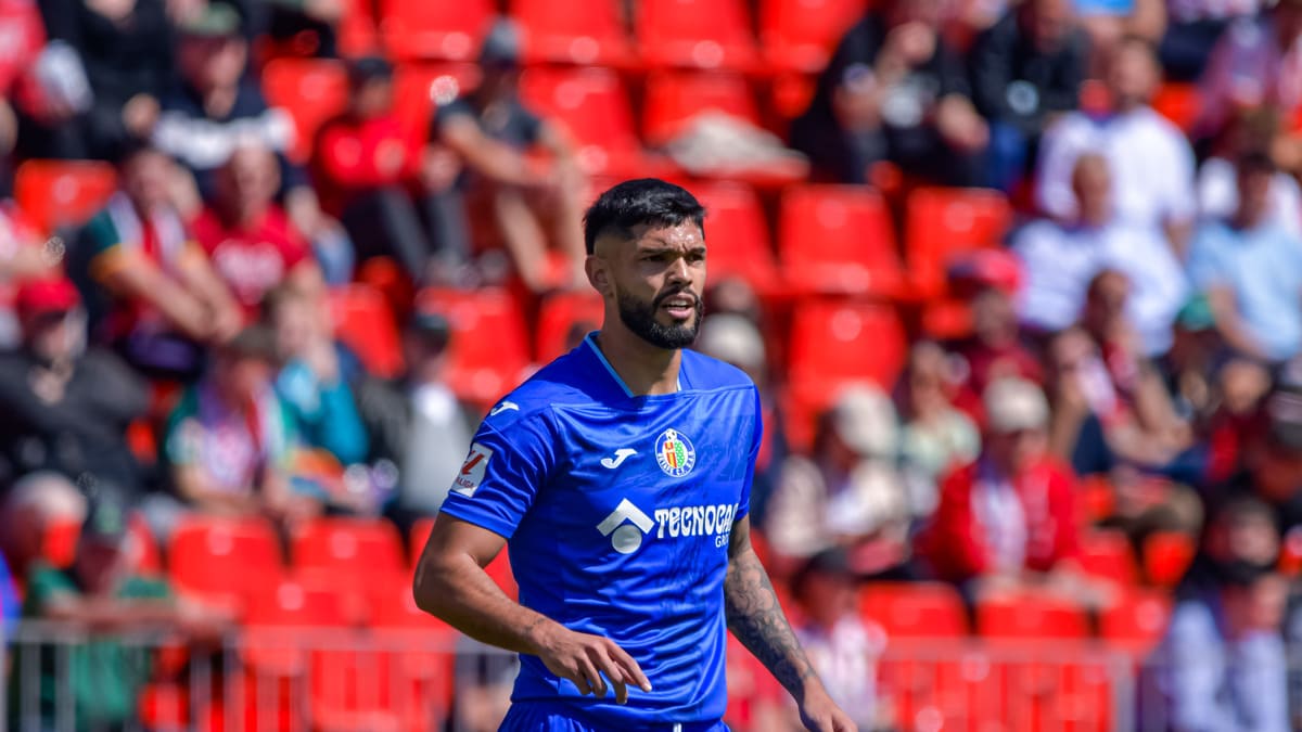 Alderete o Gabriel Paulista compiten por ser el central del Valencia