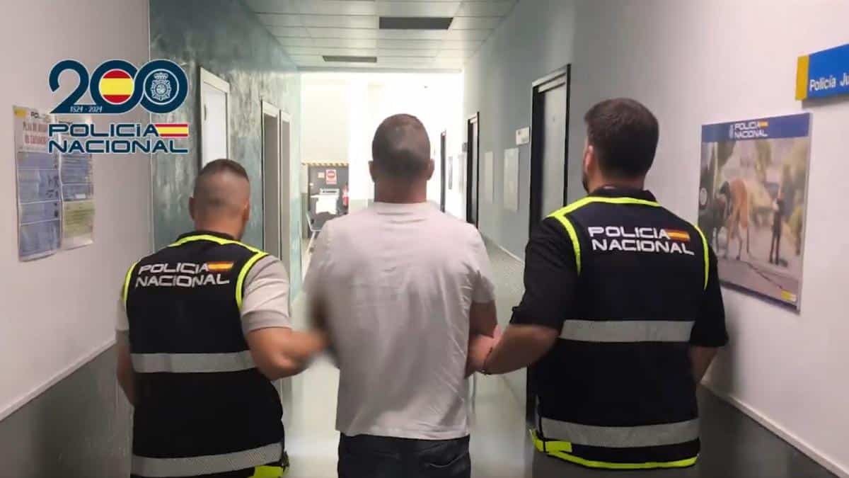 Redada policial en los grupos radicales del Barcelona y Betis