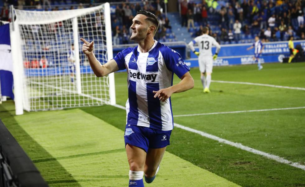 El Alavés tiene la forma de retener a Lucas Pérez gracias al FC Barcelona